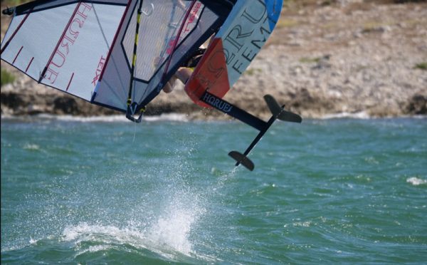 All you need to know about windfoiling | Windsurf Spots & Reviews